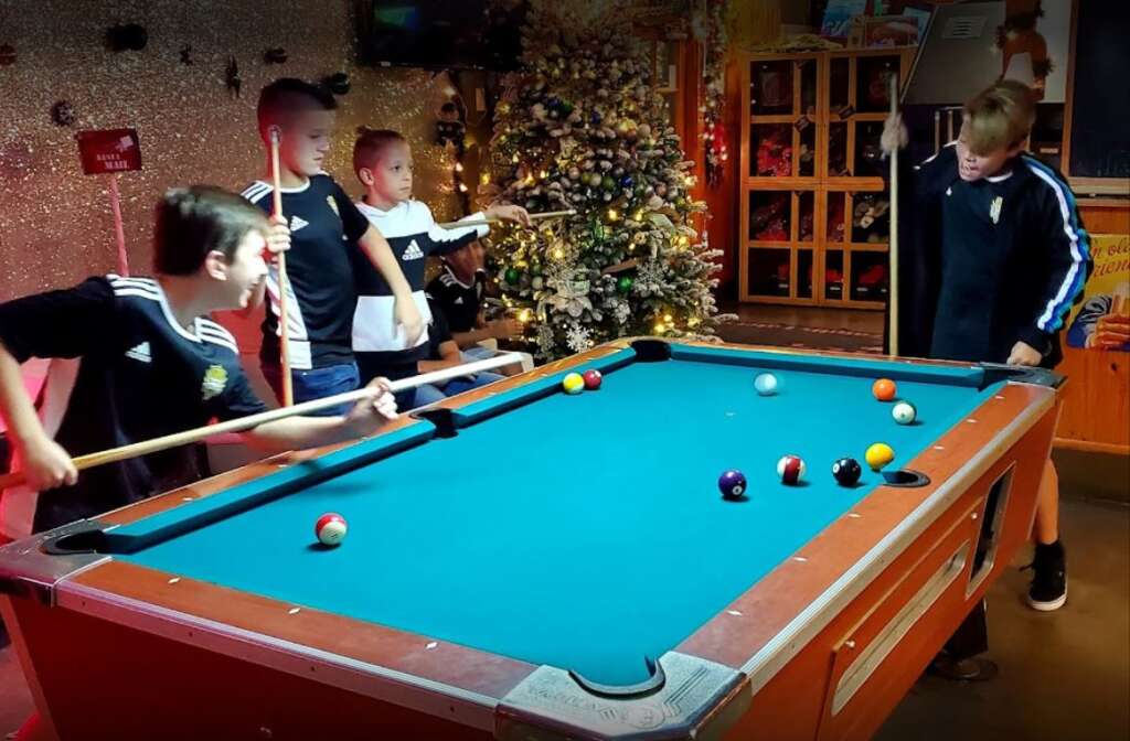 kids playing pool – Busters Sports Tavern